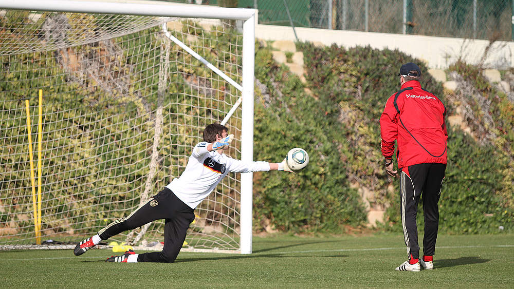 Taktik und Athletik schulen – die Technik perfektionieren :: DFB ...