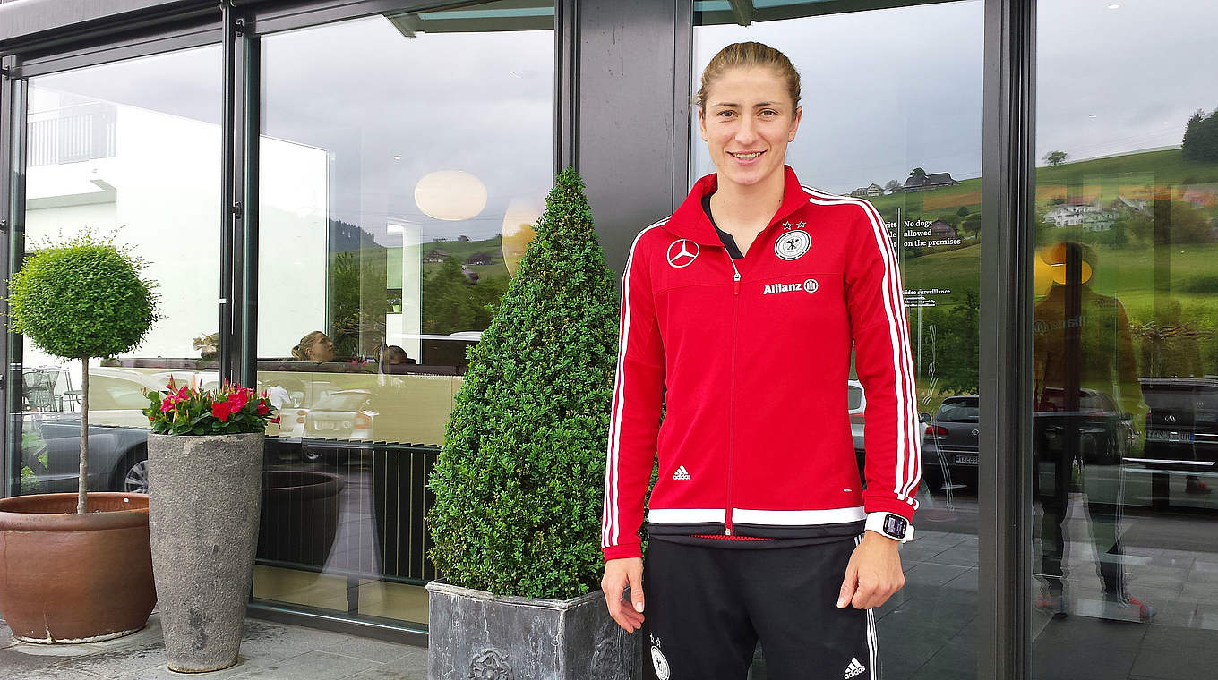 Bianca Schmidt hat noch nicht genug von großen Pokalen :: DFB ...