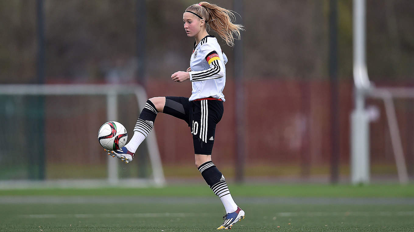 Janina Minge: Ein Mädchentraum wird wahr :: DFB - Deutscher Fußball ...