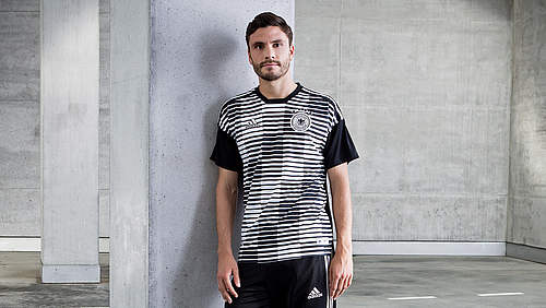 From the ocean to the pitch: the new Germany training kit :: DFB ...