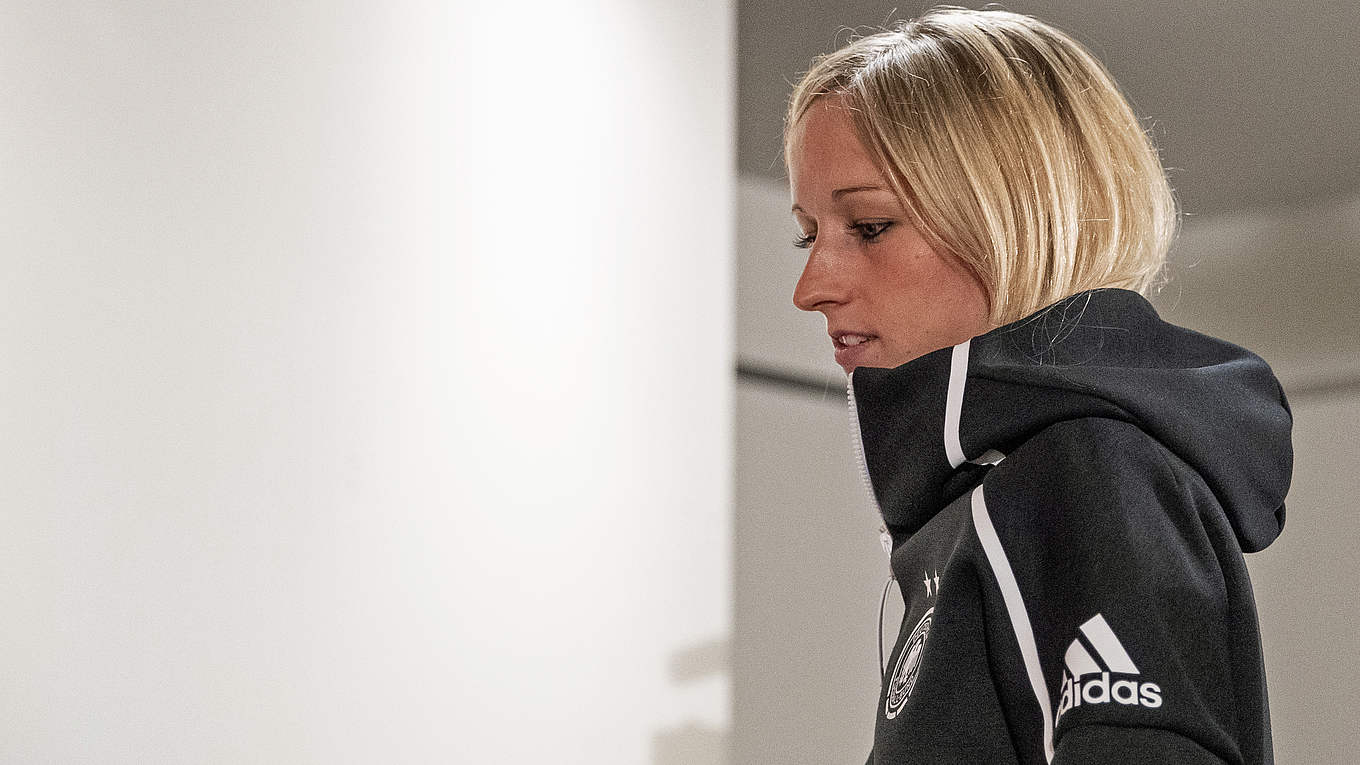 Kathrin Hendrich: Punkte und Printen :: DFB - Deutscher Fußball-Bund e.V.