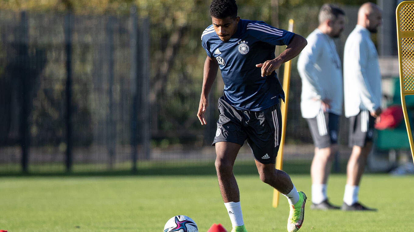 Knauff: “Always helps to play with the best” :: DFB - Deutscher Fußball ...