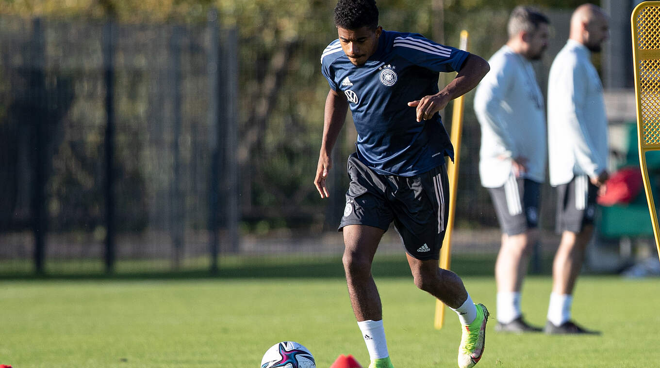 Knauff: “Always helps to play with the best” :: DFB - Deutscher Fußball ...