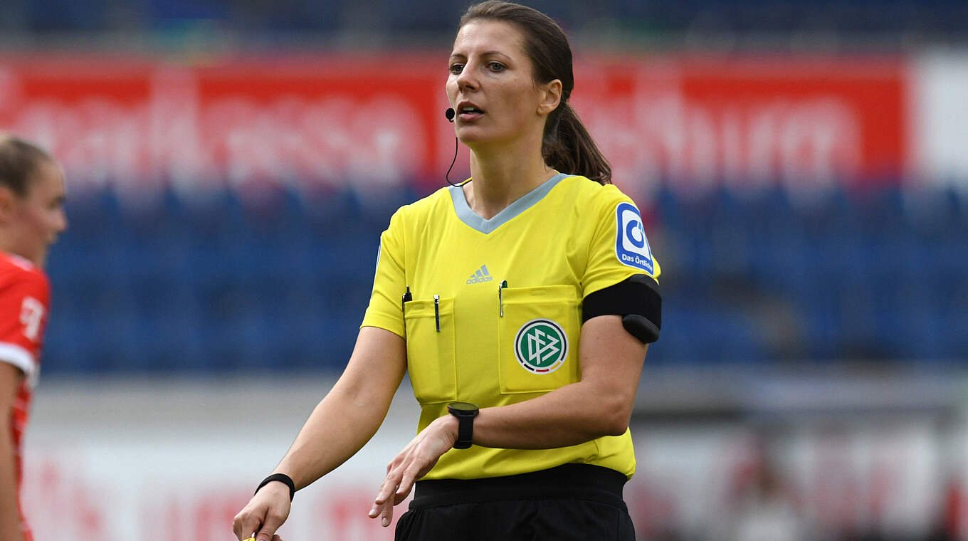 Annika Kost pfeift Essen gegen Köln :: DFB - Deutscher Fußball-Bund e.V.