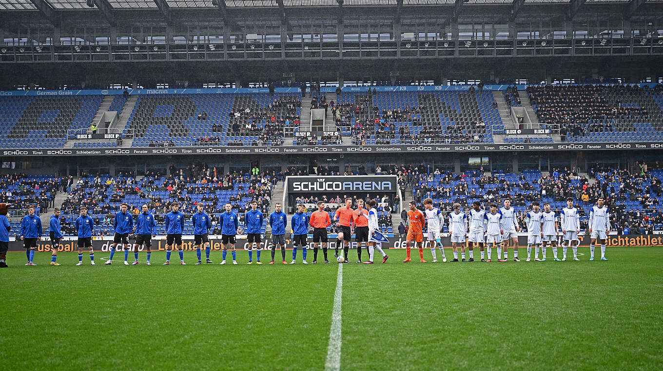 Ayhan köpft Meister Schalke 04 zum Hinspielsieg :: DFB - Deutscher ...