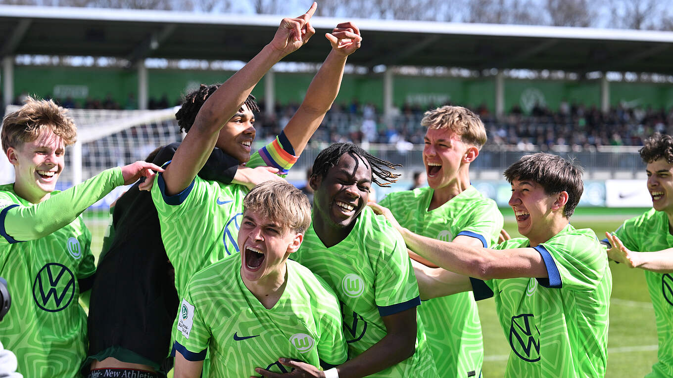 Nach Elfmeterkrimi: VfL Wolfsburg erstmals im Finale :: DFB - Deutscher ...