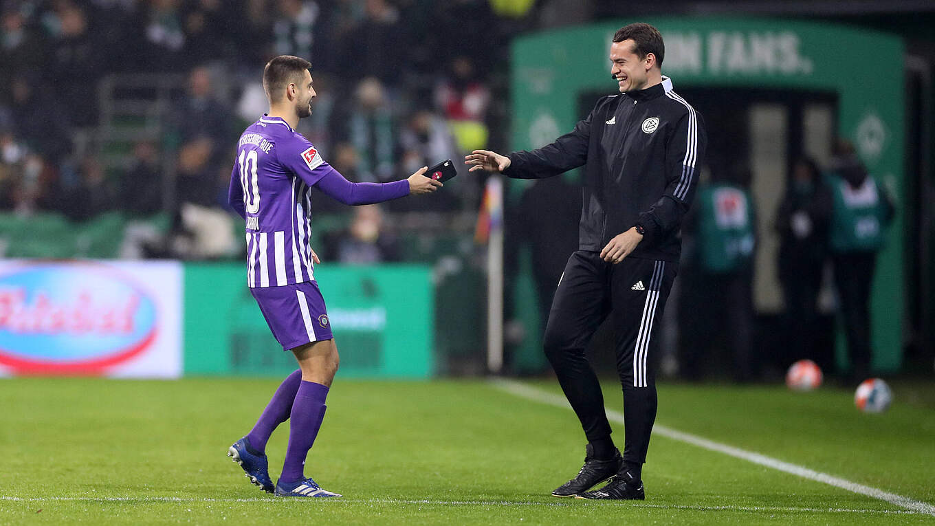3. Liga führt Vierten Offiziellen zur neuen Saison ein :: DFB ...