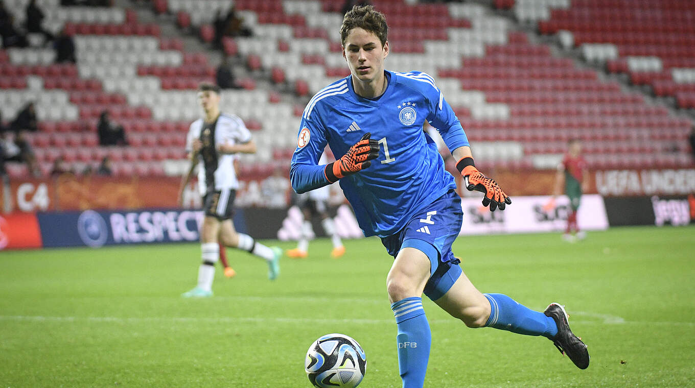 U 17-Keeper Schmitt: "Zusammenhalt, Kampfgeist und Wille" :: DFB ...