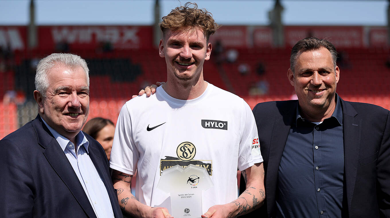 Aufstiegsheld Nick Woltemade: "Offenbar viel richtig gemacht" :: DFB ...