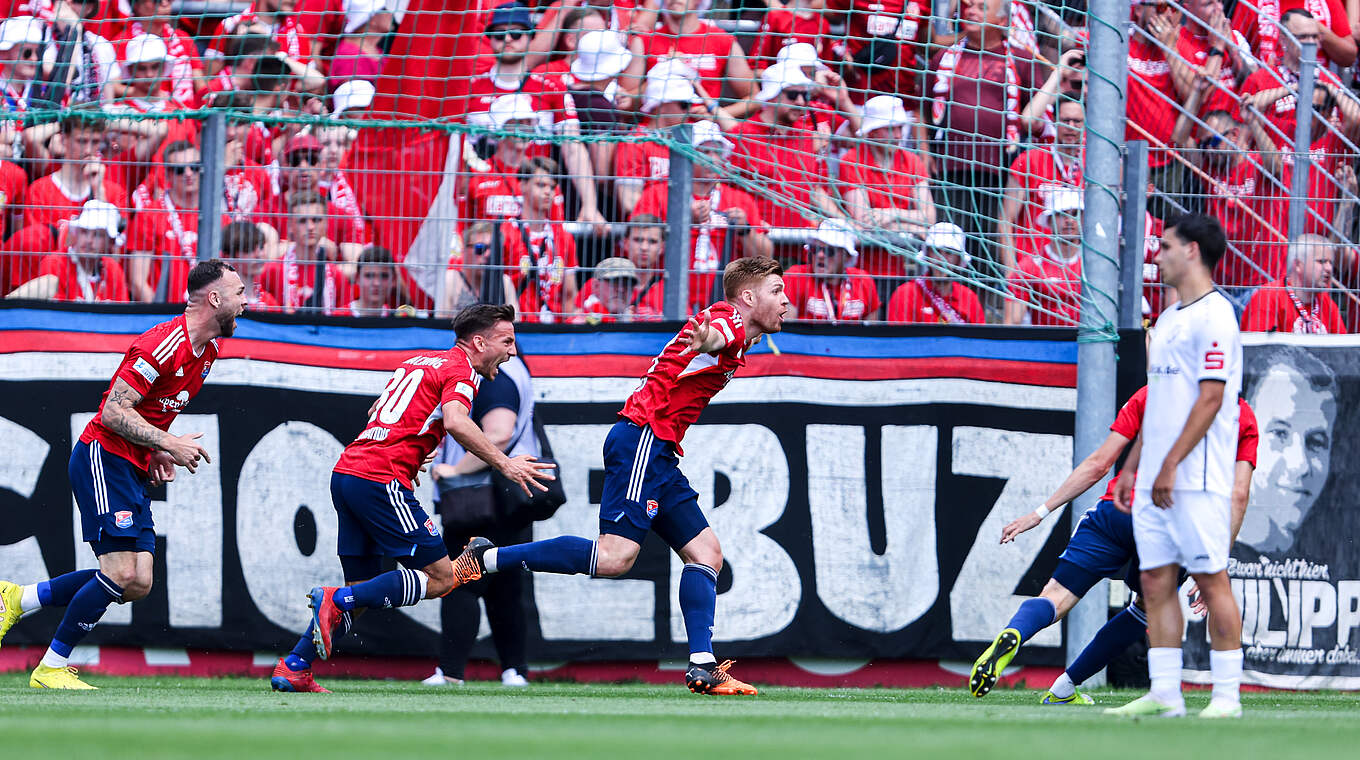 Sieg auch im Rückspiel: Unterhaching zurück in der 3. Liga :: DFB ...