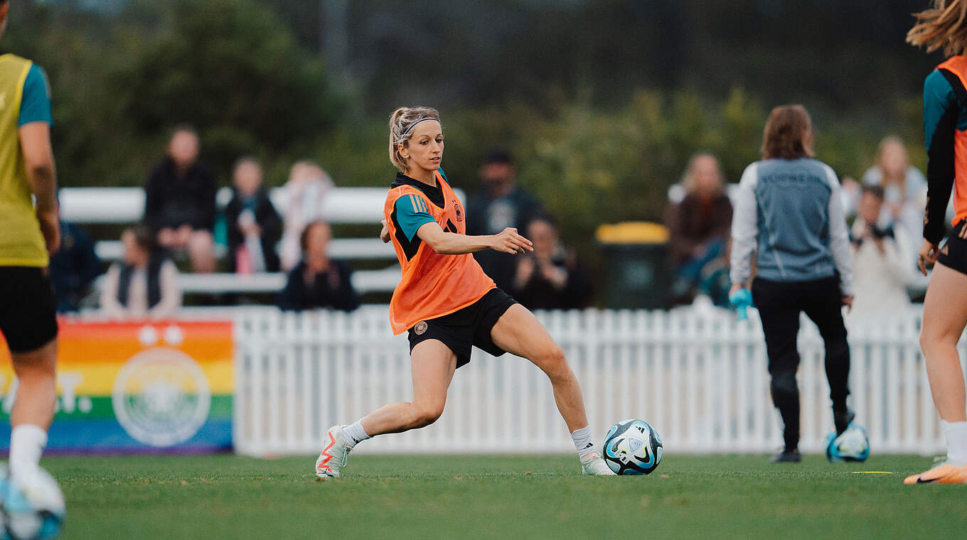 Hendrich über die Abwehr: "Wir machen uns keine Sorgen" :: DFB ...