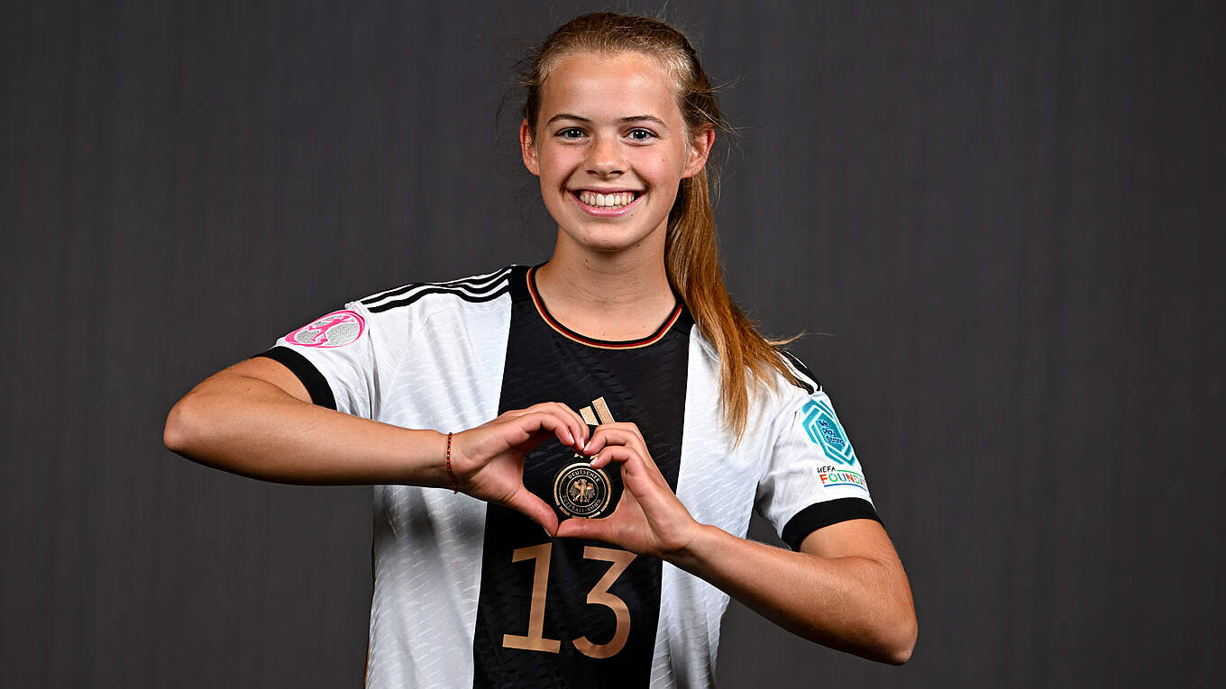 Hils: "Bis zum Ende im Turnier bleiben" :: DFB - Deutscher Fußball-Bund ...