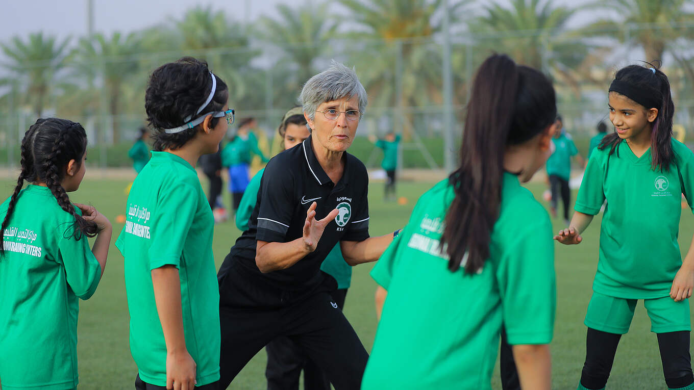 Staab: "Meine größte Belohnung war immer ein Lächeln" :: DFB ...