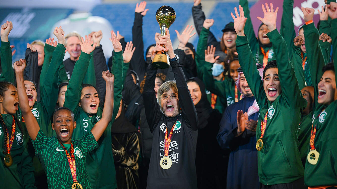 Staab: "Meine größte Belohnung war immer ein Lächeln" :: DFB ...