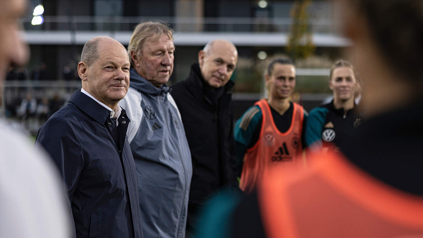 Bundeskanzler Olaf Scholz trifft DFB-Frauen :: DFB - Deutscher Fußball ...