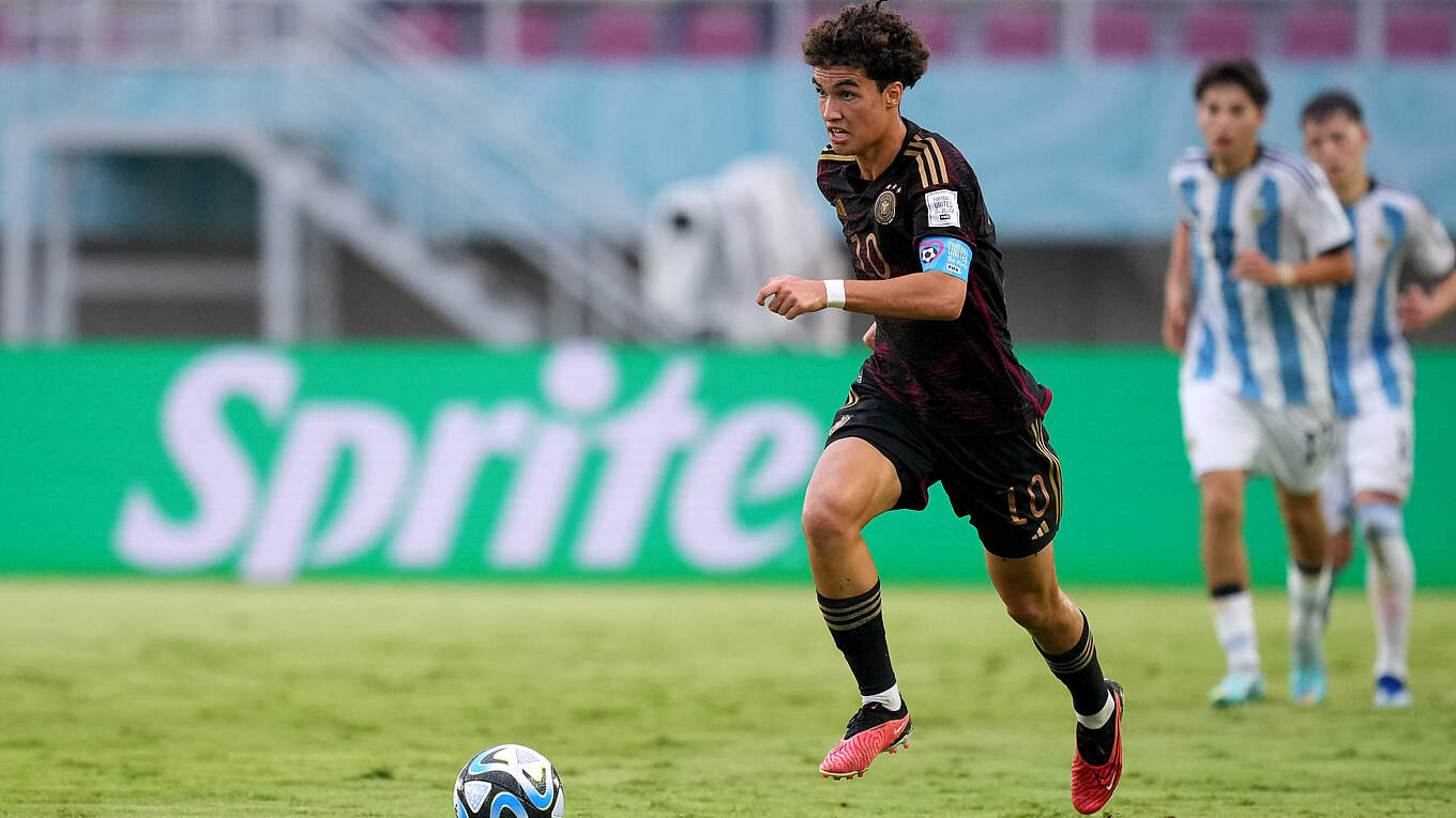 U 17-Kapitän Darvich: "Entscheidend ist unser Teamspirit" :: DFB ...