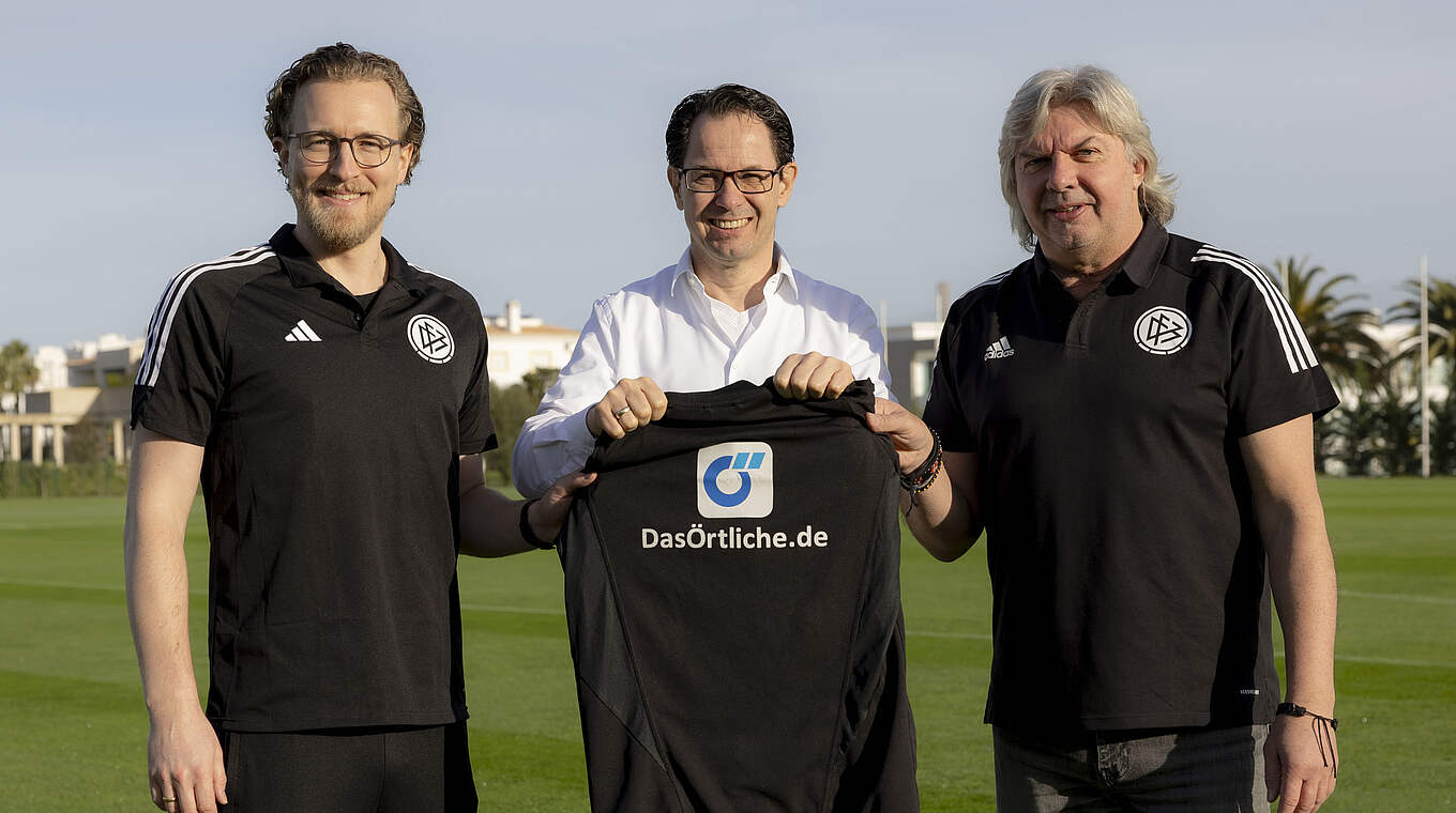 Das Örtliche und DFB-Schiris verlängern Partnerschaft :: DFB - Deutscher Fußball-Bund e.V.