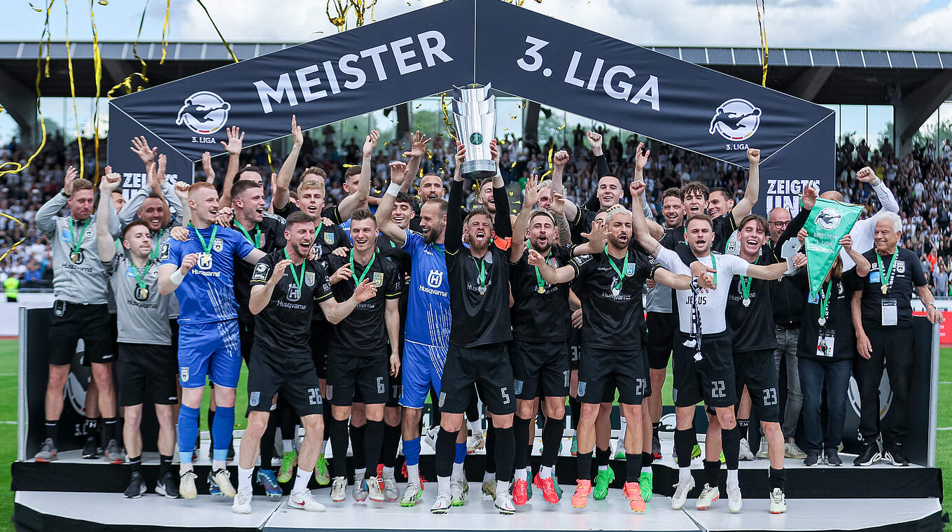 SSV Ulm 1846 Fussball als Meister geehrt :: DFB - Deutscher Fußball-Bund e.V.