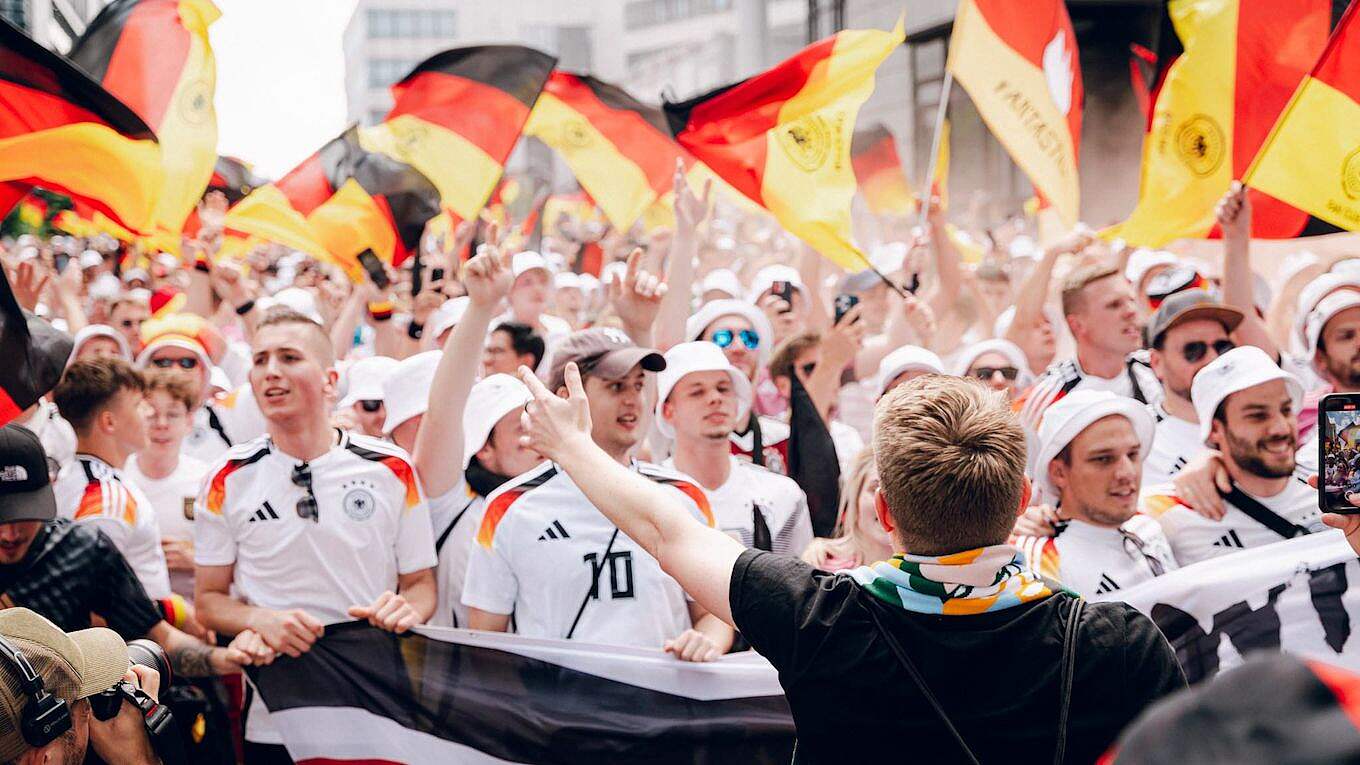 Balsam für die deutsche Fanseele :: DFB - Deutscher Fußball-Bund e.V.