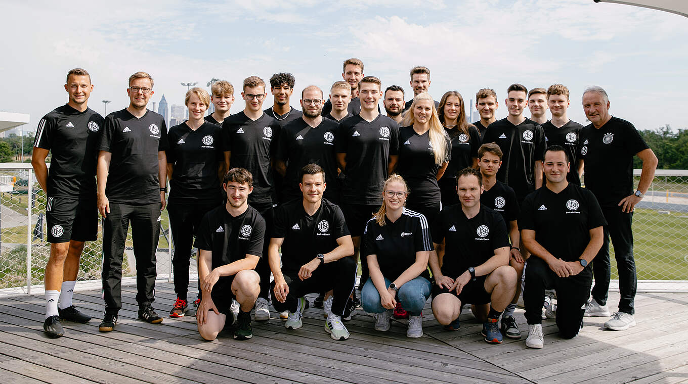 "Profi wird Coach": 21 Amateur-Schiris bei Premiere am Campus :: DFB - Deutscher Fußball-Bund e.V.