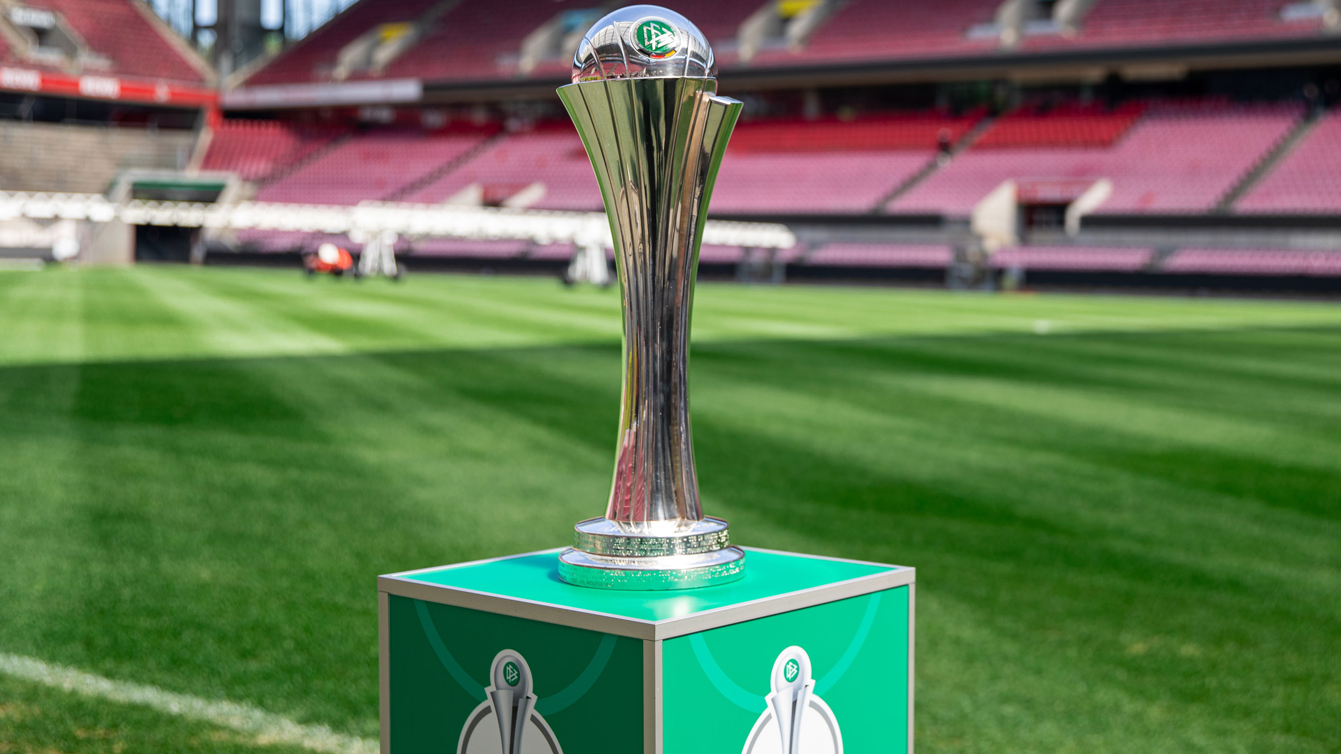 DFB-Pokal der Frauen :: Trophäen :: Historie :: Der DFB :: DFB - Deutscher Fußball-Bund e.V.