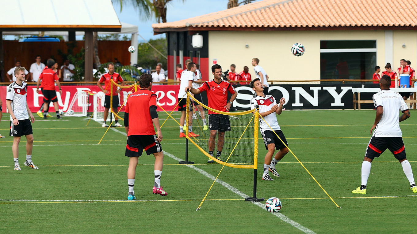Video: Der vorletzte Tag im Campo Bahia :: DFB - Deutscher Fußball-Bund ...